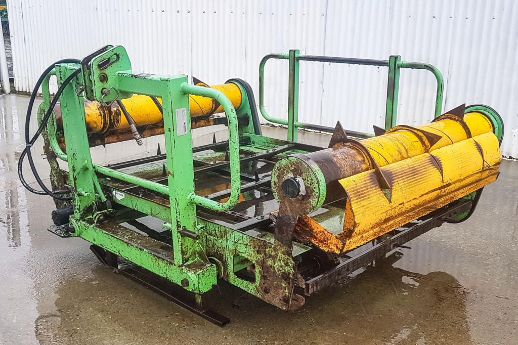 Bale Feeder/Wagon | FarmChief