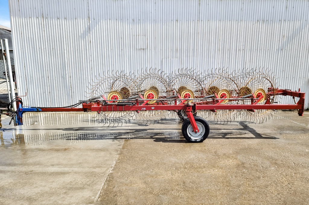 Used Hay Feedout Machinery - FarmChief